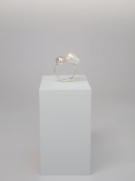 Gaia baroque pearl ring – Yeon